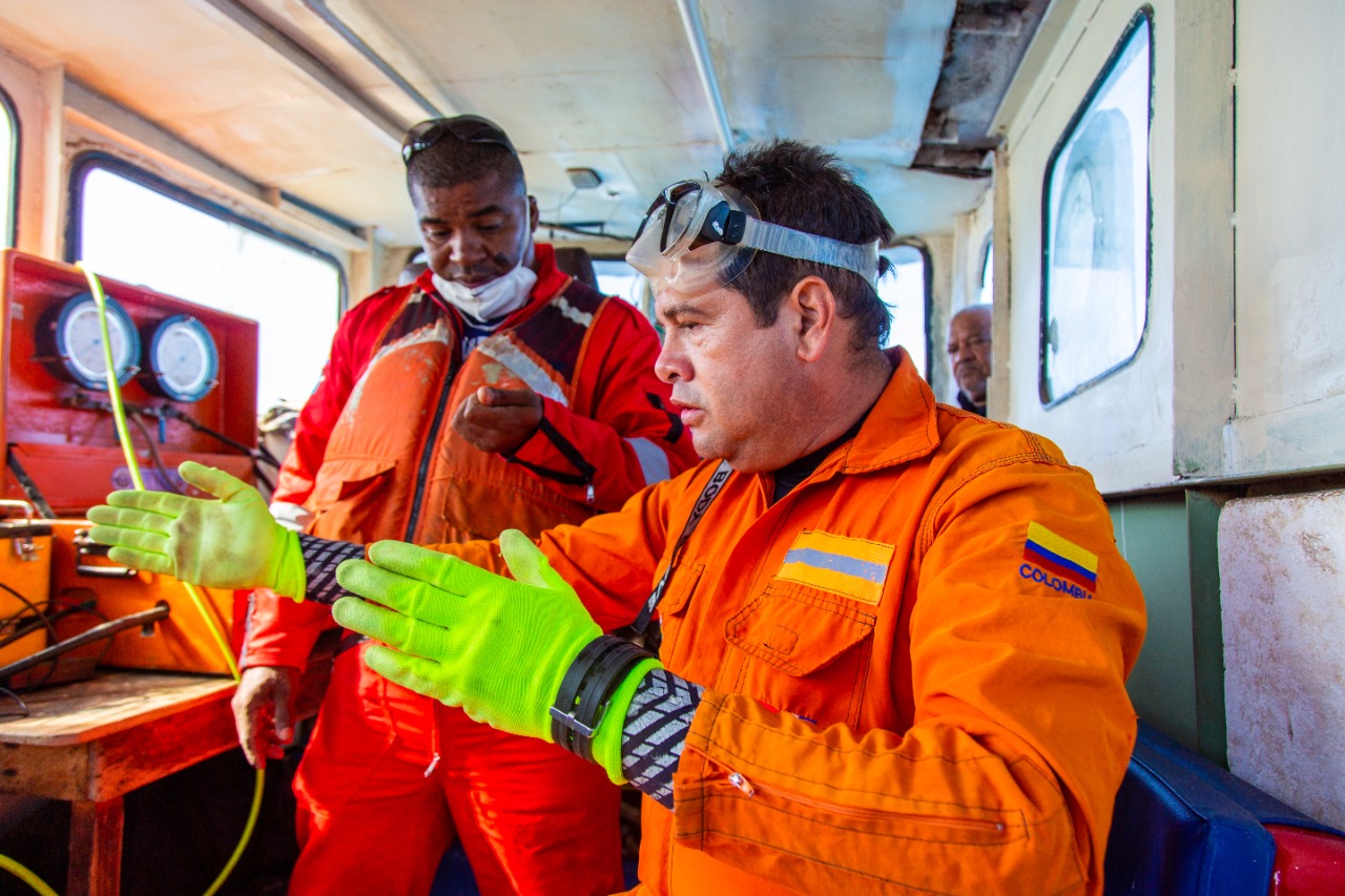 Le realizan mantenimiento al emisario submarino - Santa Marta Al Día