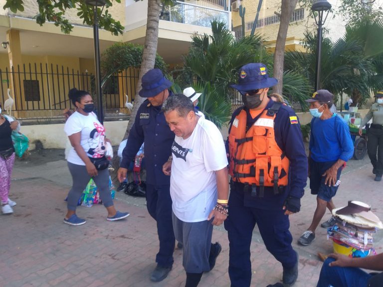 Lancha se volcó con 24 turistas en Inca Inca - Santa Marta Al Día