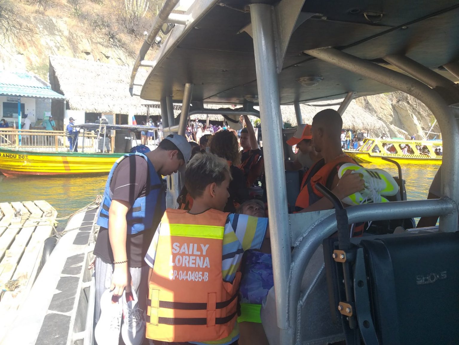 Lancha se volcó con 24 turistas en Inca Inca - Santa Marta Al Día