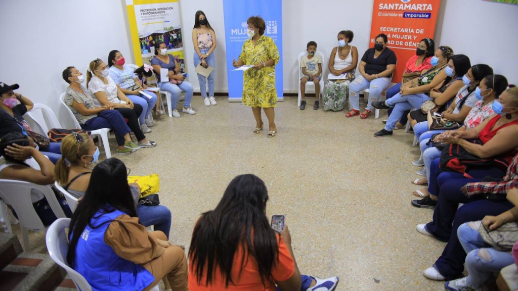 150 mujeres se benefician con Diálogos Comunitarios para el ...