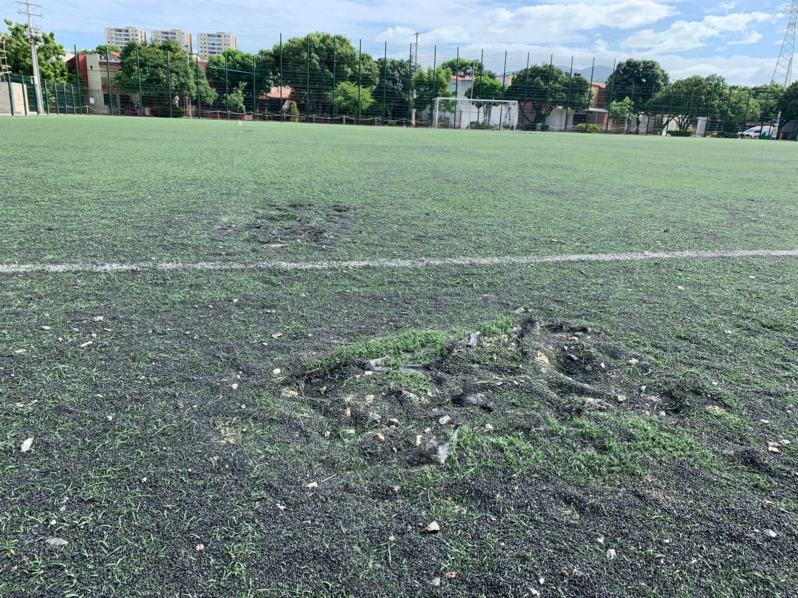 ¡Completamente destruida! Así se encuentra la cancha sintética de La ...
