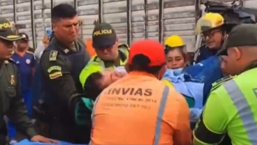 Rescataron a operario de Atesa que quedó aprisionado en el vehículo ...