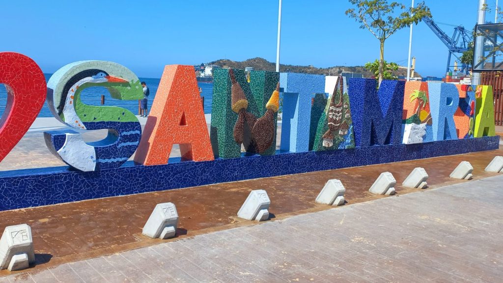 Entregan letrero turístico de Santa Marta en la Bahía - Santa Marta Al Día