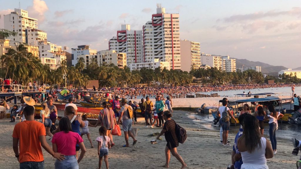 El Rodadero continúa siendo el balneario preferido por turistas ...