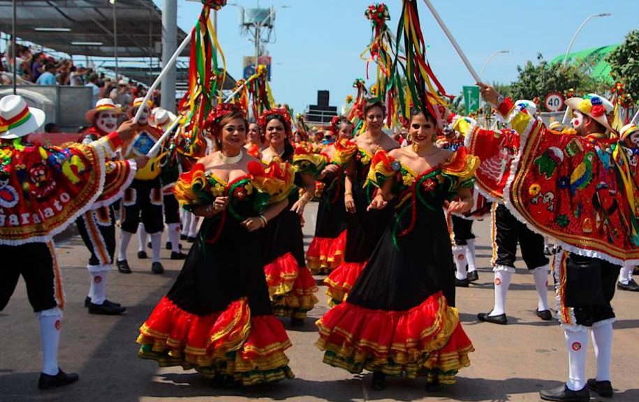 Tradición y fantasía en batalla de Flores y la Gran Parada en el ...