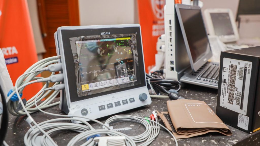 Entregan nuevos equipos biomédicos para centros y puestos de salud de ...