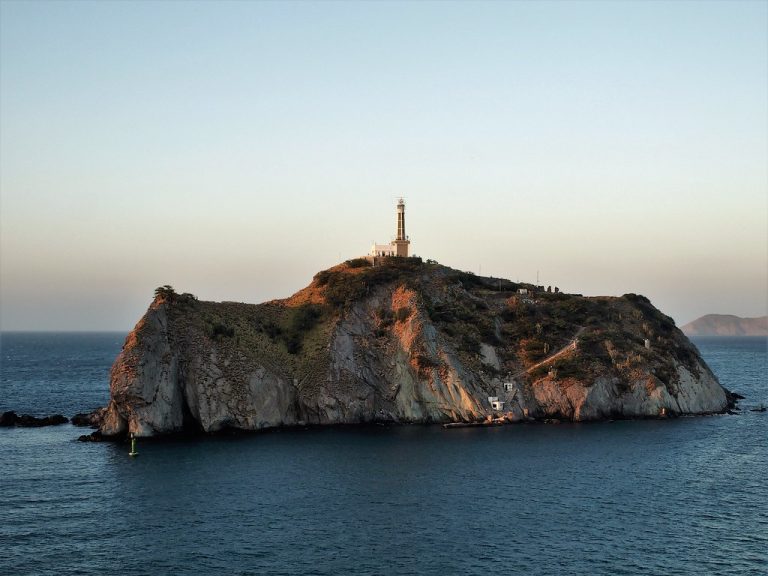 El Morro: guardián y testigo de la historia de Santa Marta - Santa ...