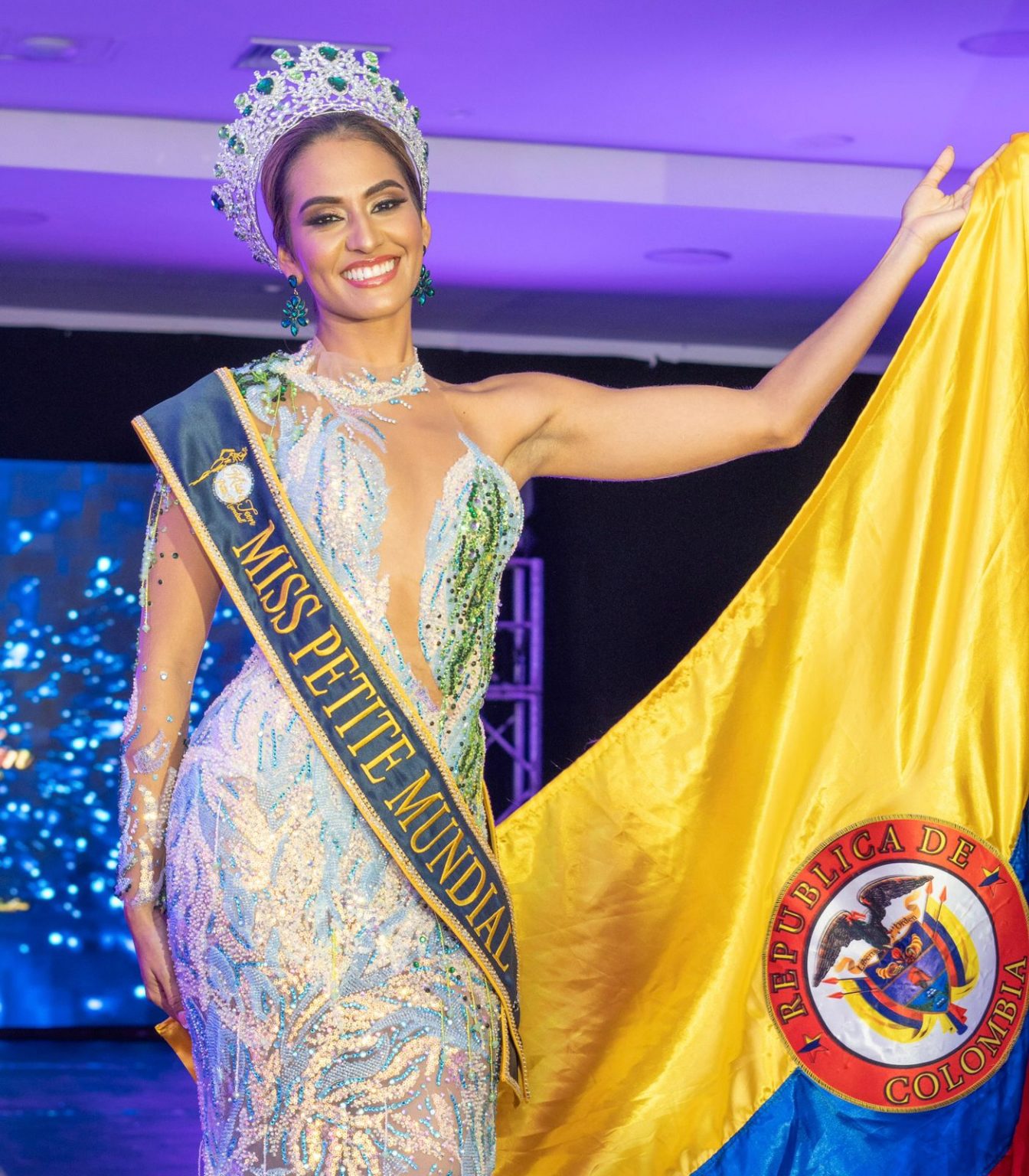 Orgullo samario: Mayda Jiménez, la reina que conquistó el Miss Petite ...